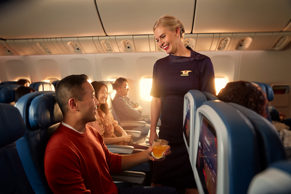 Delta takes flight attendant hiring on the road - Delta Air Lines ...